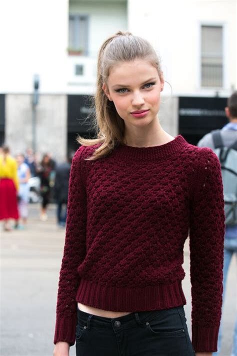 Street Style Mix De Texturas Segue Em Alta Pelas Ruas De Mil O Tend Ncia Vogue