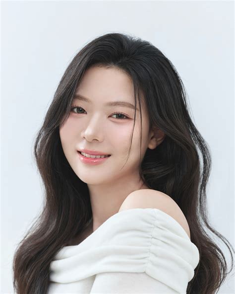 Esol 이솔 Esolbeauty • Instagram Photos And Videos