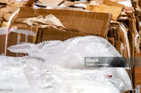 Residuos De Embalaje Para Reciclaje Papel De Desecho Y Residuos Foto De