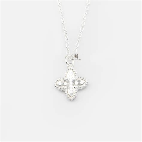 N Special Clover Bling