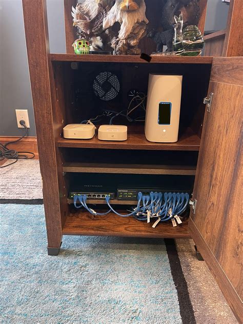 Do The Unifi Aps Work As A Mesh Like Switch From One Ap To Another When You Move From Room To