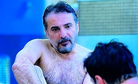 گرد و خاک سید جواد هاشمی در آنتن زنده تلویزیون