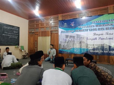 Dosen Dan Mahasiswa Kpi Beri Pelatihan Membuat Vlog Dan Blog Kepada