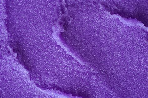 블루 베리 소금 스크럽의 질감 근접 촬영 각질 제거 및 필링을위한 스킨 케어 제품의 얼룩 각질제거에 대한 스톡 사진 및 기타 이미지 Istock