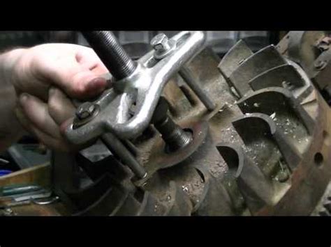 How to Remove (pull) a flywheel on a Briggs and Stratton Engine (any small engine) - YouTube