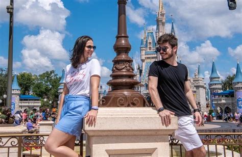 Marcelo Arnal Curte Viagem Romântica Com Karen Marinho Na Disney Quem Quem News