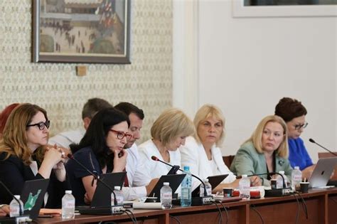 Интимната връзка влиза в Закона за домашното насилие решиха депутатите в Правна комисия