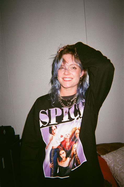 Tove Lo Flashes Her Boobs Performing At Lollapalooza Chile Time → 245