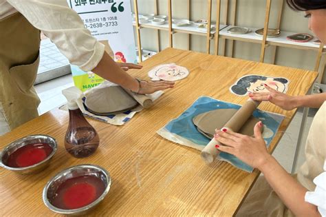 원데이클래스 목포 도예공방 세라돌 성인도예 가족도예 어린이도예 커플도예 흙 체험 핸드빌딩 찰리브라운 루시 캐릭터접시 만들기 네이버 블로그