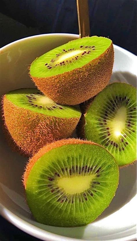 Refreshing Kiwi Fruit Salad