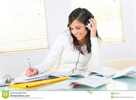 Ragazza Che Cattura Le Note Immagine Stock Immagine Di Scuola