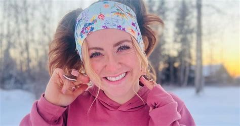 Lizzie Hartman Known On Social Media As Elly In Alaska Promotes Small