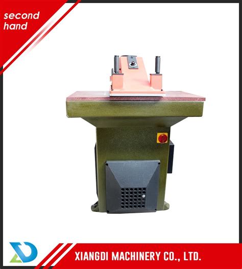 Used Recontioned Leather Cutting Machine Swing Arm Cutting Machine