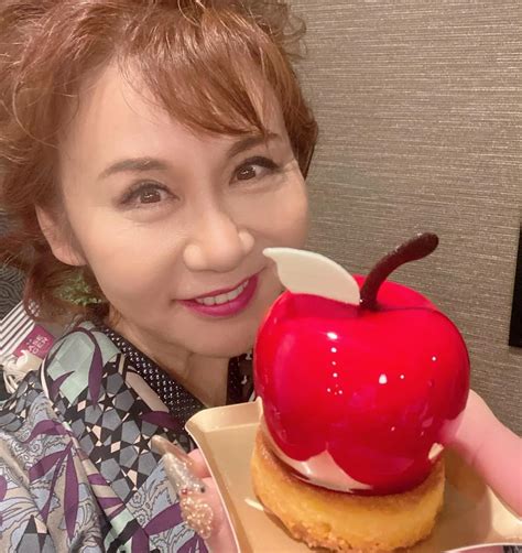 スナック熟りんごの女の子が、「ママに買ってきたよ〜」ってケー ブログ 柏市の居酒屋なら和食とお酒 熟りんご亭
