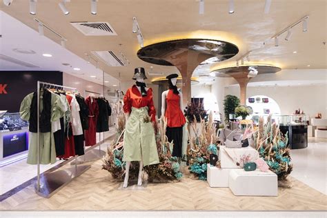 Quỳnh Anh Shyn Chloe Nguyễn Linh Chi Khoe Cá Tính Trong Trang Phục