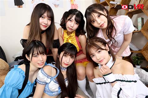 Dsvr 1080 【vr】超全身舐めアイドル究極ハーレムvr 大好きな推しのアイドルたちに囲まれチ ポはもちろん足の先から身体中、顔面まで
