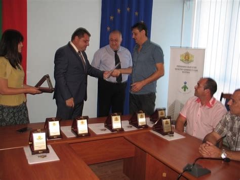 Областният управител на Монтана награди петима полицаи хванали телефонни измамници