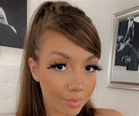 Hollee Moore Nudes Sex Chat And Phone Sex On Sextpanther