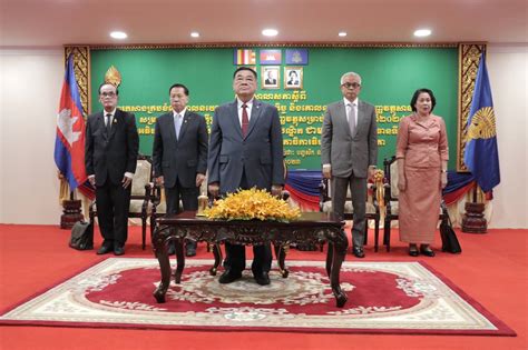 គេហទំព័រ ព្រឹទ្ធសភា នៃព្រះរាជាណាចក្រកម្ពុជា