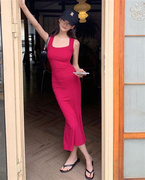 시크온미 여성 골지 슬림핏 타이트 딱붙는 머메이드 여름 민소매 나시 머메이드 섹시 롱원피스 핫핑크