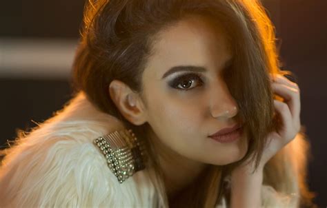 Wallpaper Girl Hot Sexy Eyes Smile Beautiful Figure Model