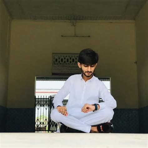 ‎و ل ی د‎ Chwaleedishfaq • Threads Say More