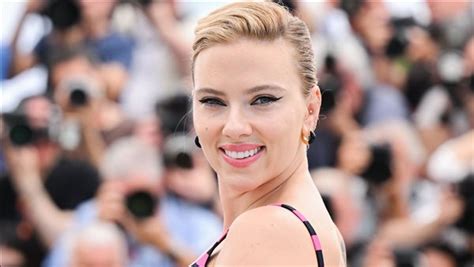 سكارليت جوهانسون تتألق فى جلسة تصوير فيلمها Instant بمهرجان كان