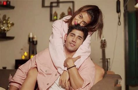 Divya Agarwal Celebrates Her Birthday With Beau Varun Sood And The Team