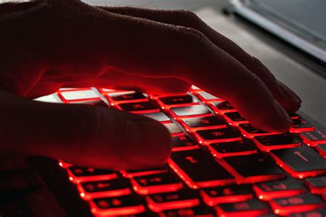 Как включить подсветку на клавиатуре Cq