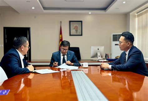 Боловсролын сайд П Наранбаяр анхны тушаалаараа хичээлийн жилийн бүтцийг баталлаа