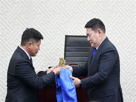 Нийслэлийн Засаг дарга Х Нямбаатар тамгаа гардан авлаа