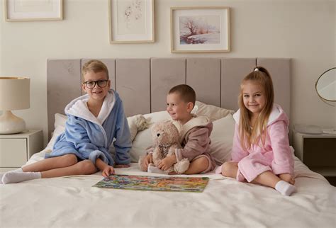 Дитячий одяг та аксессуари Дитячий одяг та аксессуари