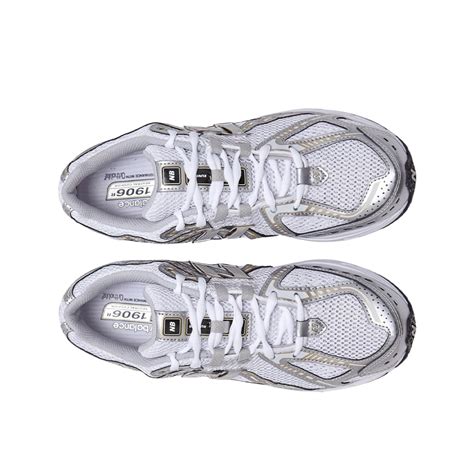 뉴발란스 1906r 화이트 메탈릭 실버 New Balance Kream