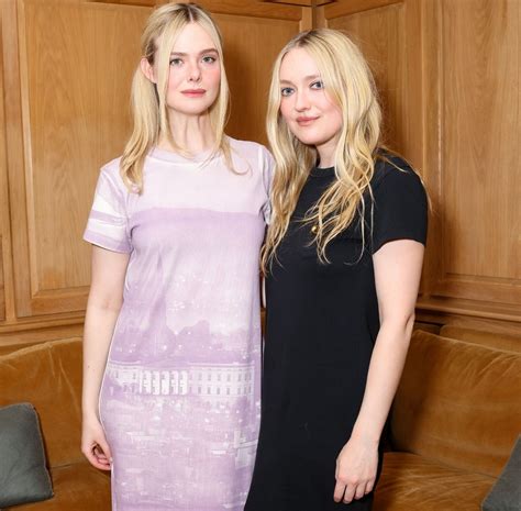 Žena In Šokující Odhalení Ze Světa Hollywoodu Dakota A Elle Fanning