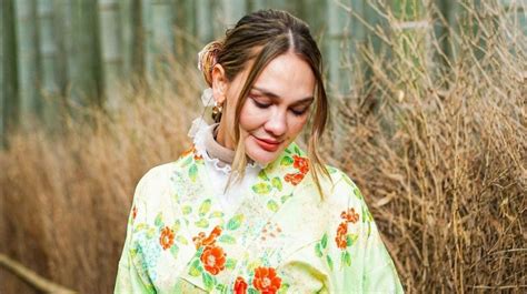 Kenakan Baju Khas Jepang Intip 7 Potret Luna Maya Liburan Di Jepang