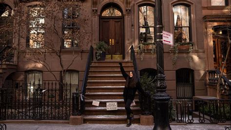 Carrie Bradshaws Sex And The City Brownstone Will Get Gate To Deter
