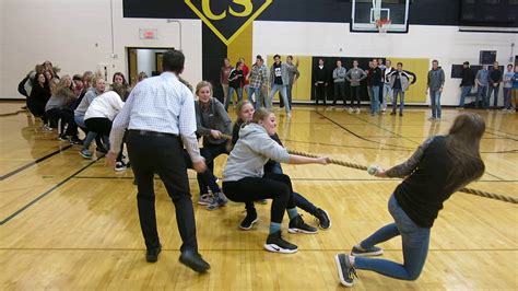 Tug Of War Sr Girls Vs Sophomores Youtube
