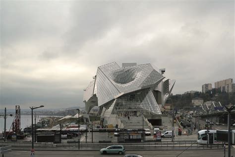 지식의 전달을 위한 매개 공간 리옹 콩플루앙스 박물관