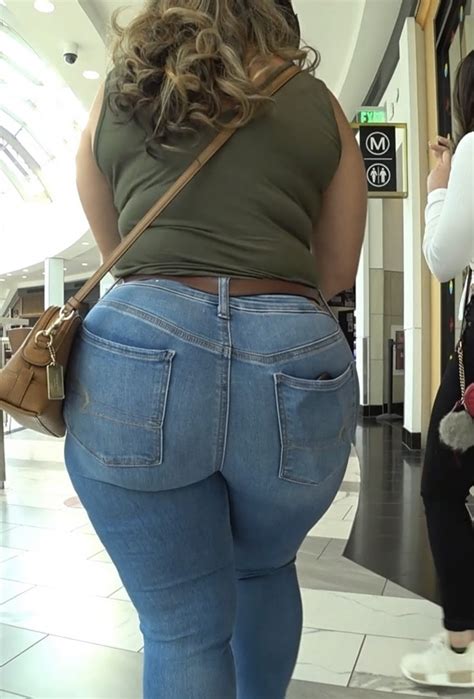 Big Butt Walking 😍 Freakden