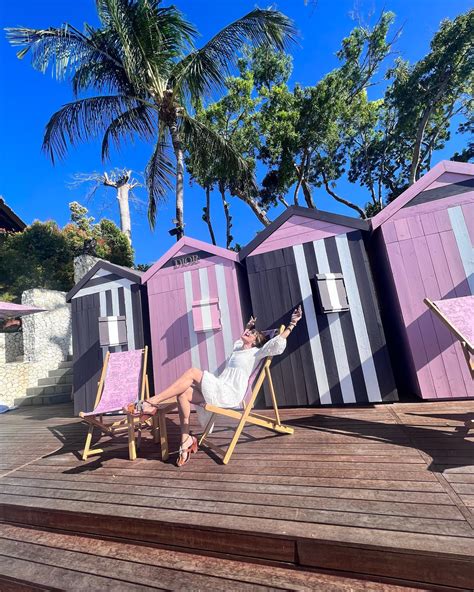 Once Called Older Here Are 7 Portraits Of Tamara Bleszynsky Hanging Out Beautifully With Her