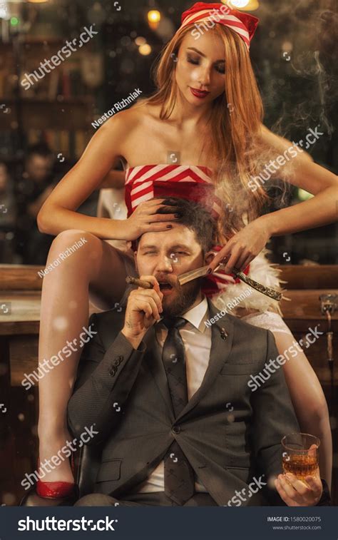 Im Genes De Sexy Barber Im Genes Fotos Y Vectores De Stock Shutterstock