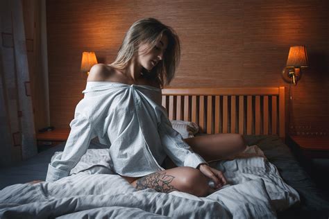 Wallpaper Women Brunette Bare Shoulders Tanned White Shirt