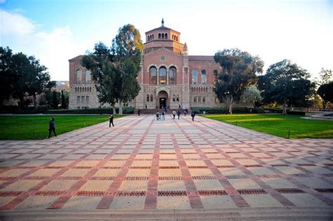 屎的假荒謬式 The 50 Most Amazing University Libraries In The World