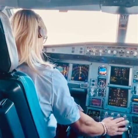 Traniela Se Convirtió En La Primera Mujer Trans En Pilotear Un Avión De
