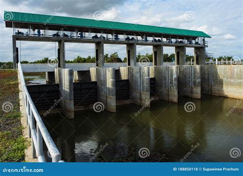 Small Sluice Gate Stock Image 25269739