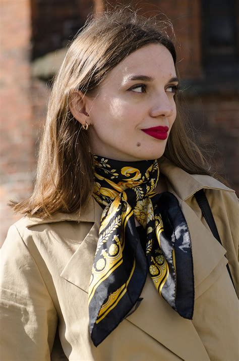 Versace Silk Scarf Seidentuch Tücher Kopftuch Arten