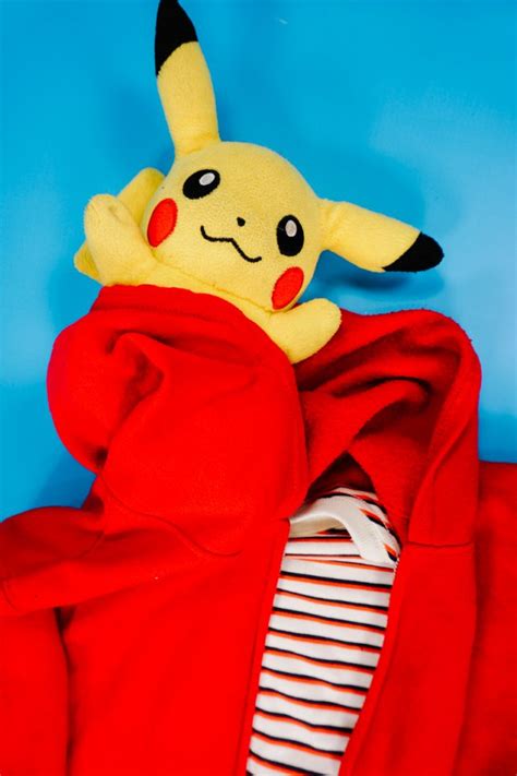 Pokemon Trainer Rood Cosplay Tutorial