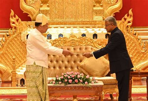 နိုင်ငံတော်စီမံအုပ်ချုပ်ရေးကောင်စီဥက္ကဋ္ဌ နိုင်ငံတော်ဝန်ကြီးချုပ် ဗိုလ