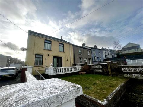 Fochriw Bargoed Cf81 3 Bed End Of Terrace House £135 000