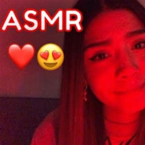 ASMR ROLEPLAY ESPAÑOL TU NOVIA te DA BESOS en la CARITA y te DICE palabras bonitas